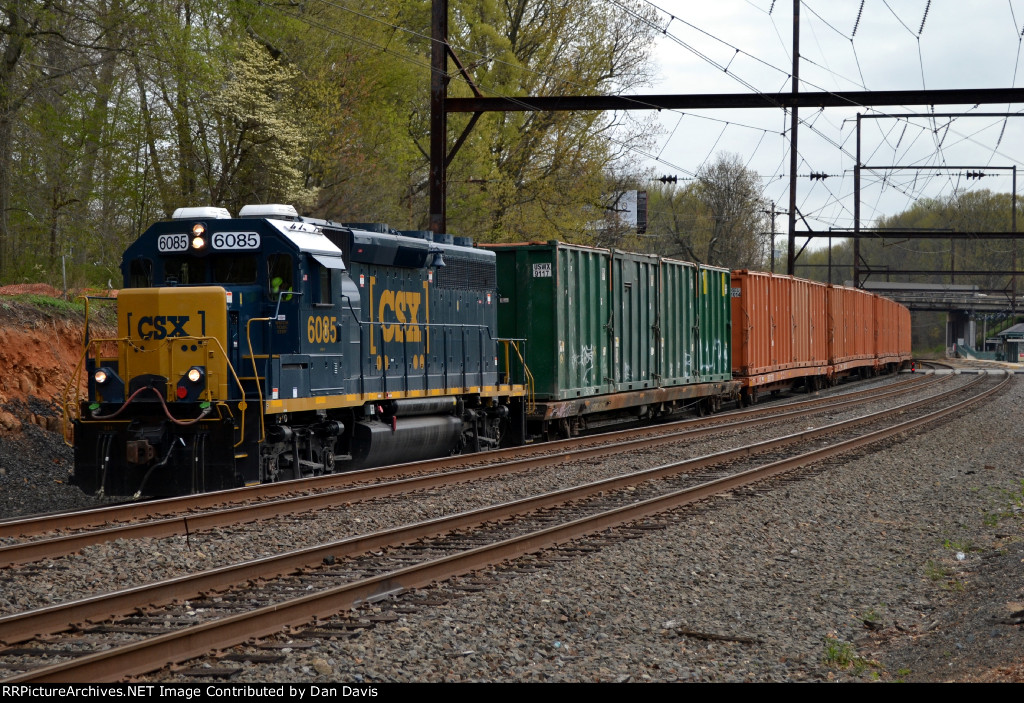 CSX GP38-2S 6085 leads Q706-23